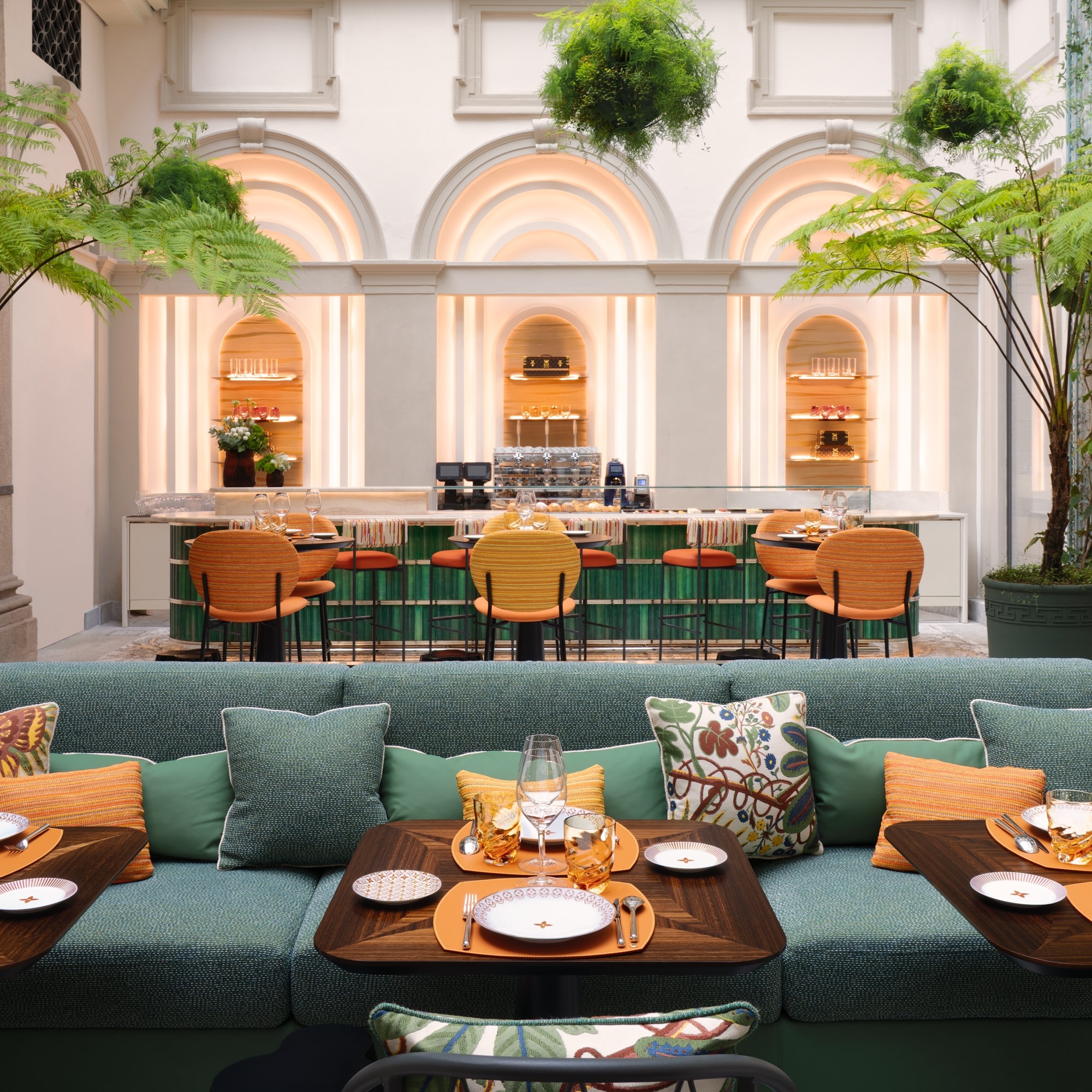 Louis Vuitton Milano Montenapoleone | LOUIS VUITTON