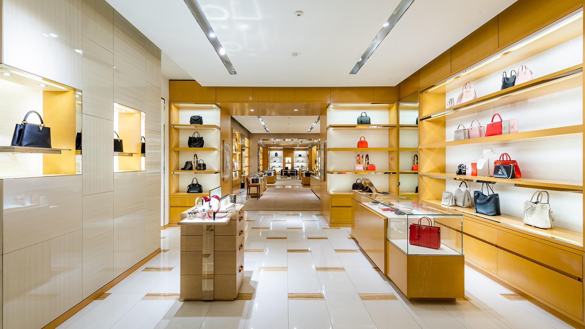 Louis Vuitton Napoli Store in Napoli, Italia | LOUIS VUITTON