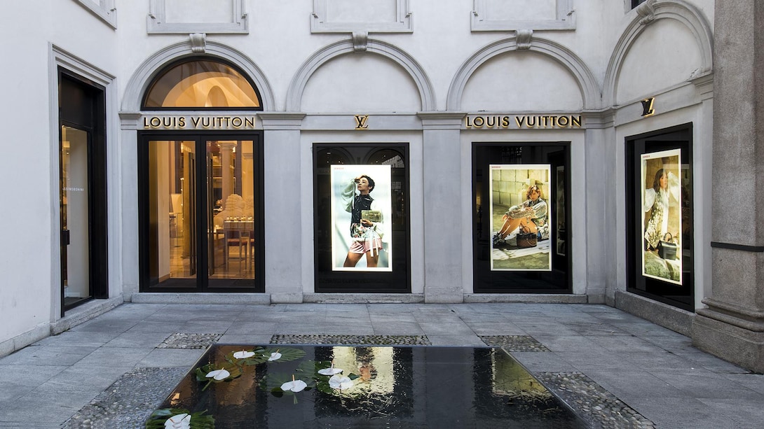 Louis Vuitton Milano Via Montenapoleone Store in Milano, Italia | LOUIS ...